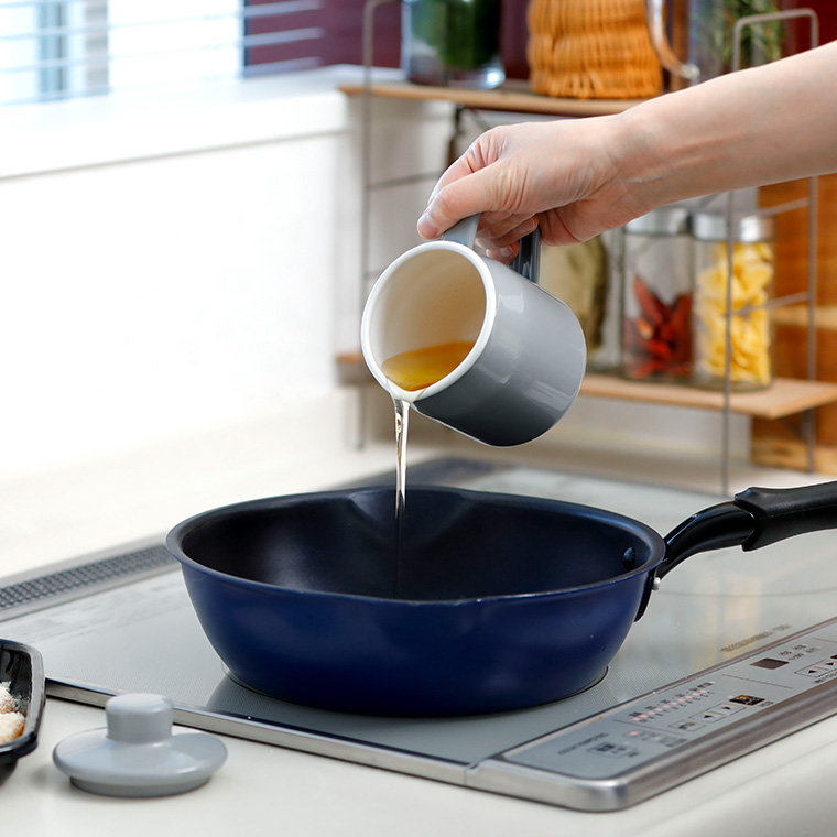 富士ホーロー フィルトミニ オイルポット 0.35L OP-0.35(カラー)｜ギフト、贈り物、カタログギフトなら『ソムリエ＠ギフト』